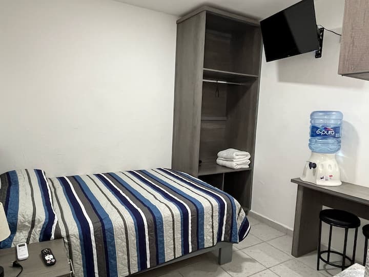 Functional Studio W/ Private Entry & A/c - Guadalajara