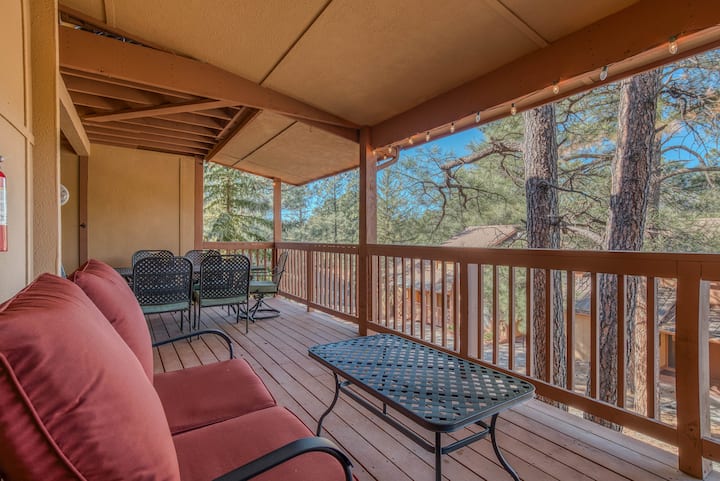 Mary's Patio- 4br/3.5ba,
5 Beds- No Cleaning Fee - Ruidoso, NM