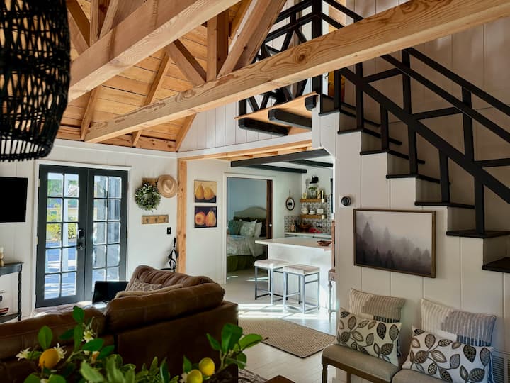 Vintage Charm & Modern Luxury W/lake Access - Lake Arrowhead, CA