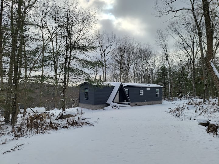 Modern Off-grid Cabin On Hill, 13 Acres With Pond - Waterfront, Cuddebackville