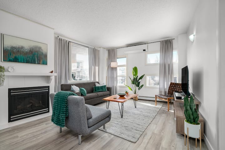 Easy, Private Entry To Stylish Suite Mins To 17 Av - Calgary
