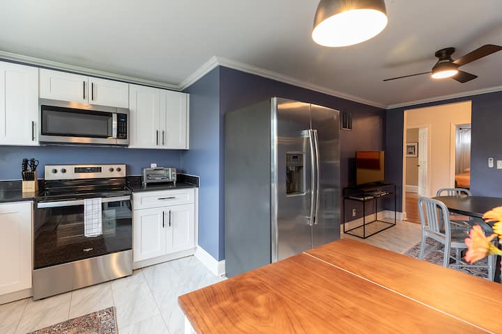 2nd Floor Apartment Near Dwtn & Duke, Free Parking - Durham, NC