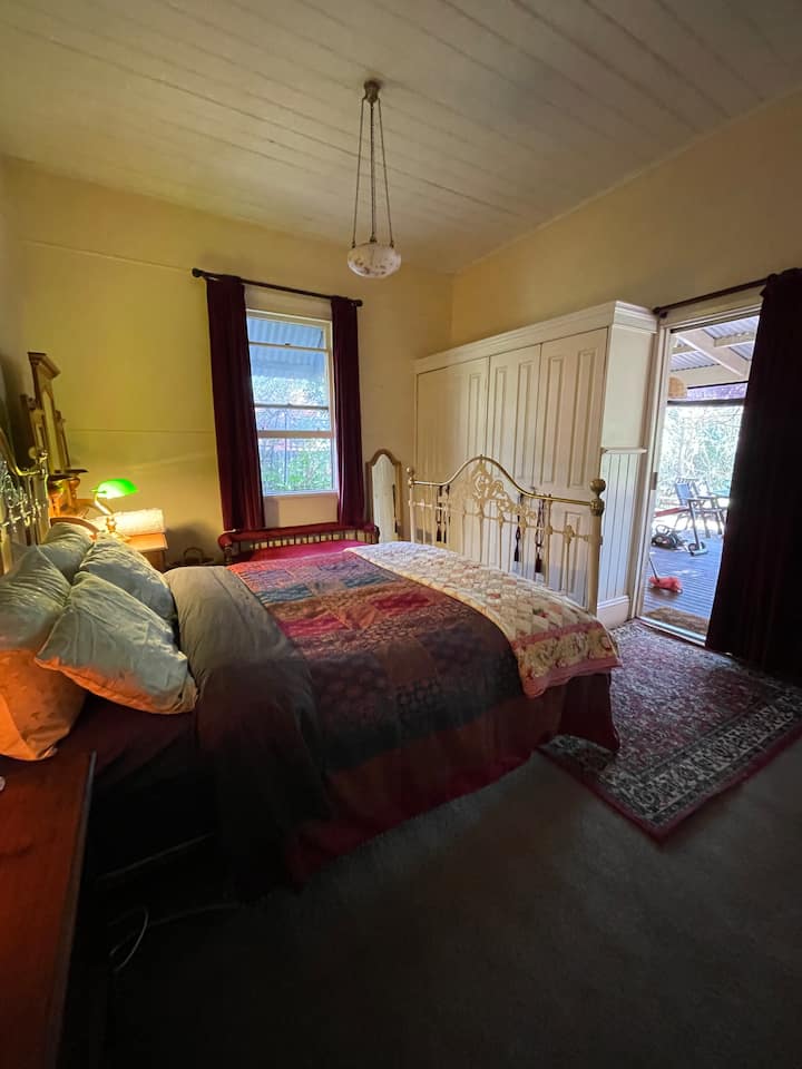 "The Duke & Duchess's Cottage."(romantic Getaway.) - Yarram