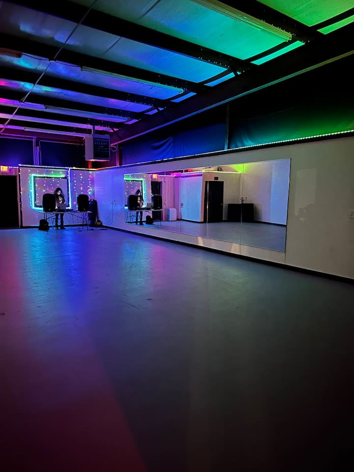 Spacious Event Space For Parties - Covington