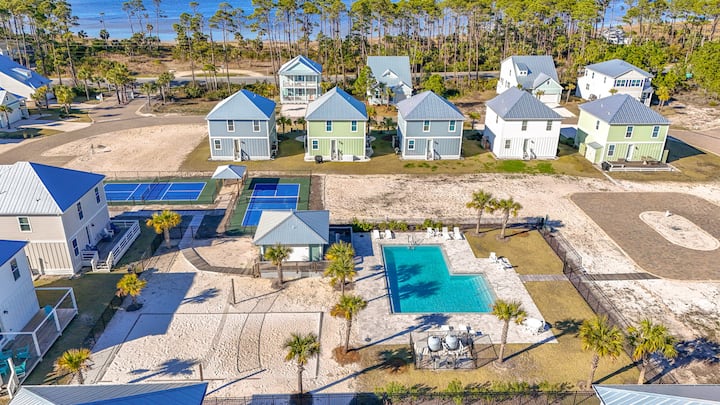 Pet Friendly 4 Br W/ Community Pool & Pickleball - Cape San Blas, FL