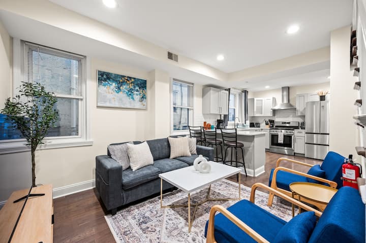 New! Spacious 3-bedroom Apt In The Heart Of Philly - Philadelphia Airport (PHL)