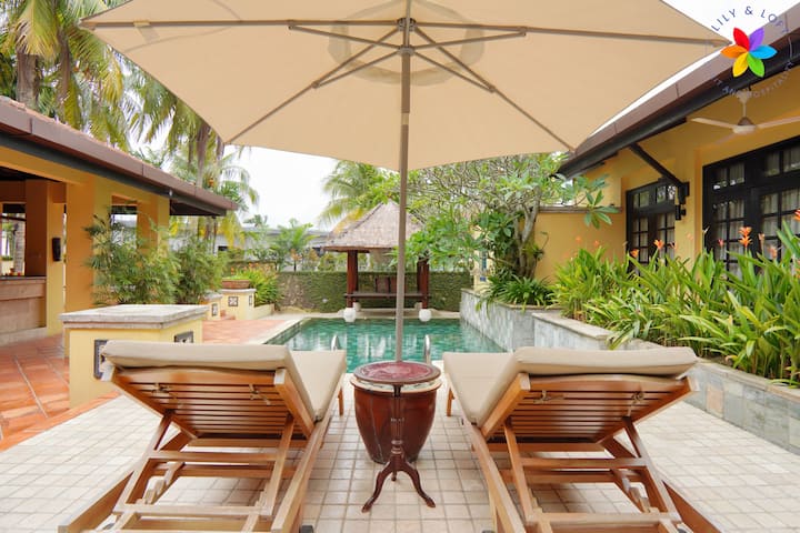 30p Luxurious Balinese Villa - Kajang