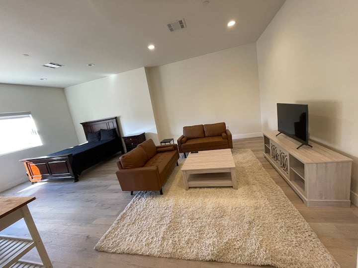 City Center Cozy Studio! - Silver Lake, CA