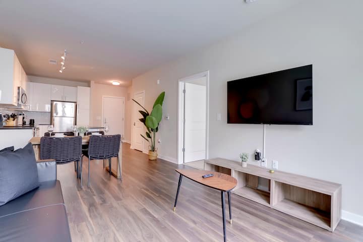 Modern Apartment Near D.c. | Top Amenities - Alexandria, VA