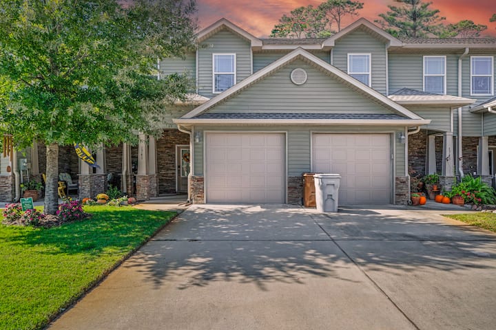 3bd/ 2ba, Navarre Beach & Pool, Cozy House Design - Navarre, FL