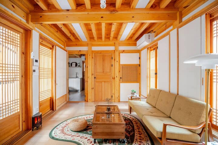 Numaru Harmony: Luxury 2-story Seochon Hanok - Myeong-dong