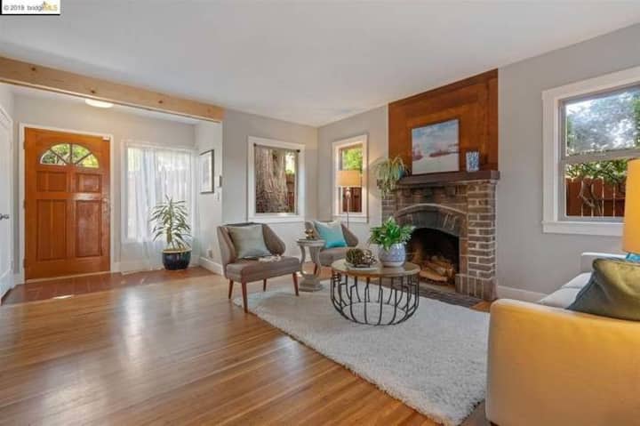 Beautiful 2 Bedroom  Cottage Home In The Hills - Oakland, CA