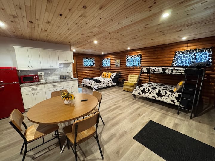 Sunshine And Cows Log Cabin - Salt Fork State Park, Lore City