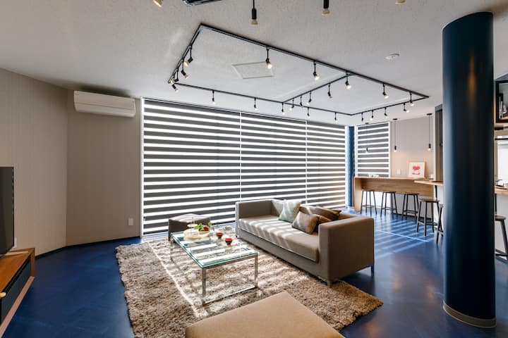 アネックスB/新宿特急18分！京王線調布駅徒歩15分！無料駐車場2台、長期滞在！都内最大級広リビング - Chofu