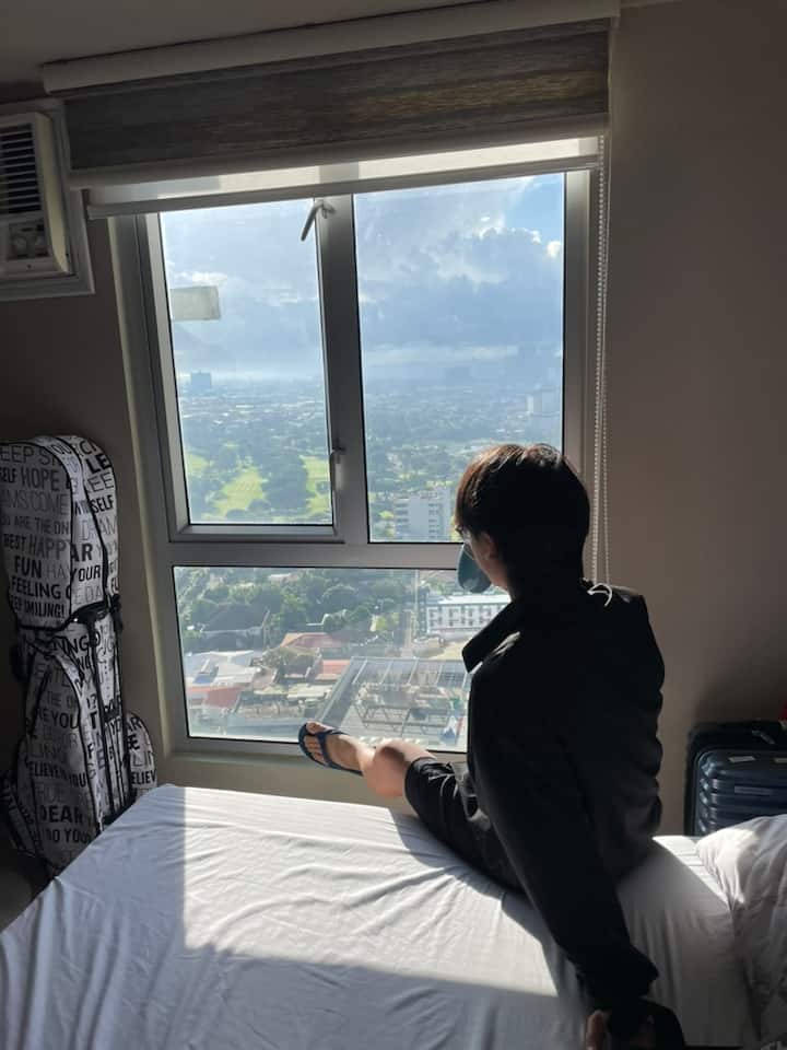 26f Condo With Golf & Seaview | Fast Wi-fi Monitor - Cebu City