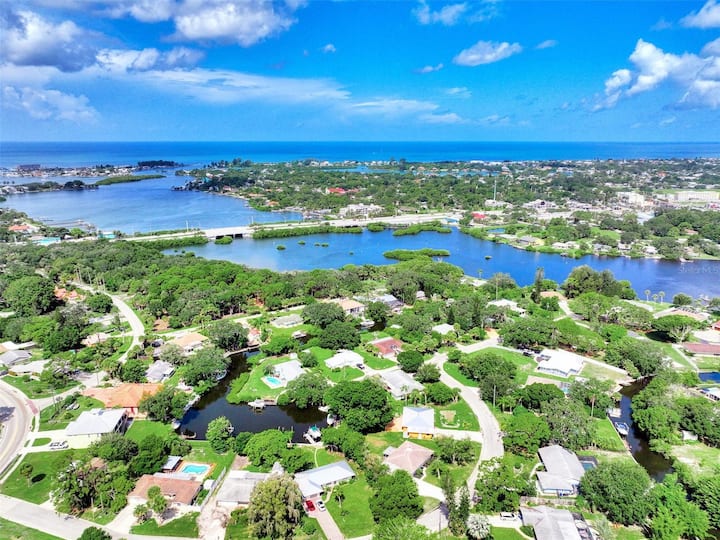 Dazzling Dona On The Water! - Venice Beach, FL