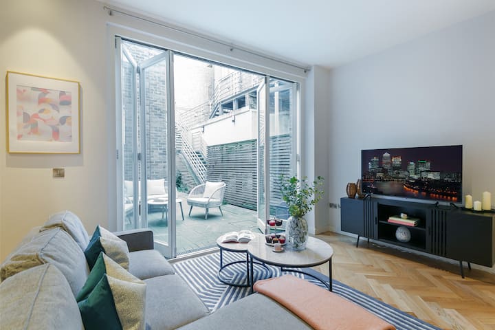 Luxurious 3 Bed In Camden With Study And Terrace - London, UK