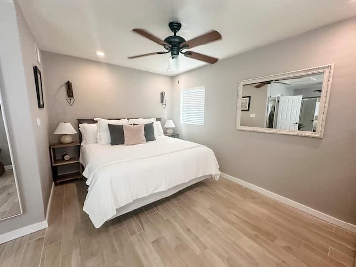 Central | 3 Br 1 Ba | Fenced Yard | Carport | Cozy - Tucson, AZ