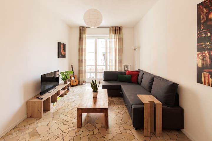 Bright & Spacious 70sqm House + Private Garage - Milán
