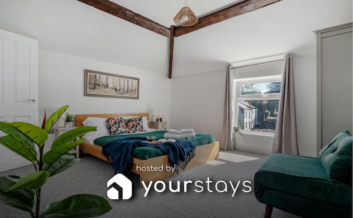 Hulley House | Relax In Style - Macclesfield