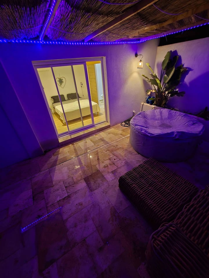 Chambre + Jacuzzi Privatif - La Garde