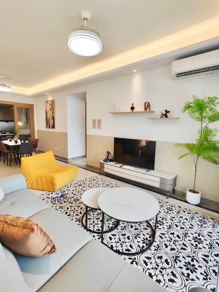 Citron Yellow 2b Suite Phase 2/5min Walk From Ciq - Woodlands