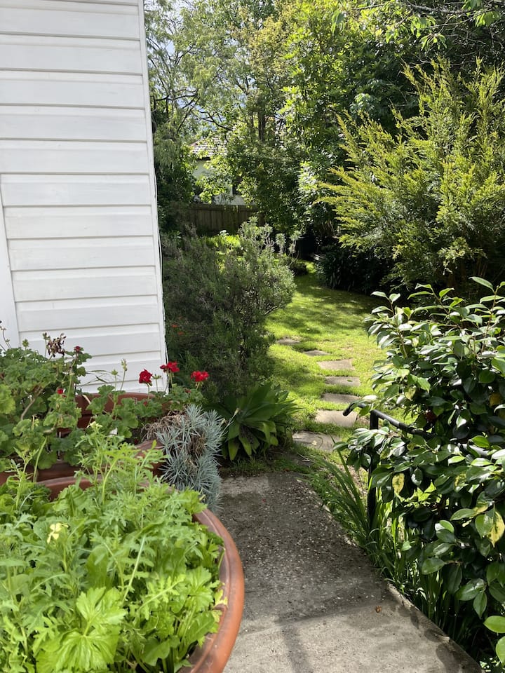 Echo Point Private Garden Retreat, Mountain Charm! - Leura
