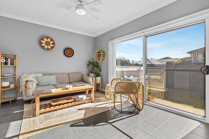 Le Sands | Beachside Stay + Pet Friendly - Newcastle