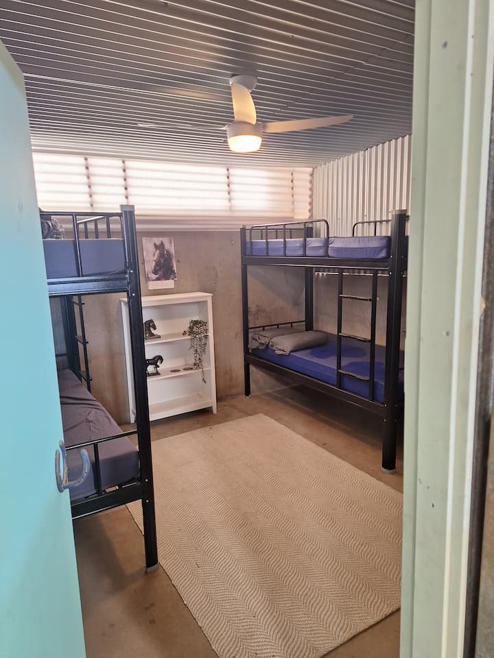 Stable Stay At Horse Farm - Shared Room - Helensburgh, Australia