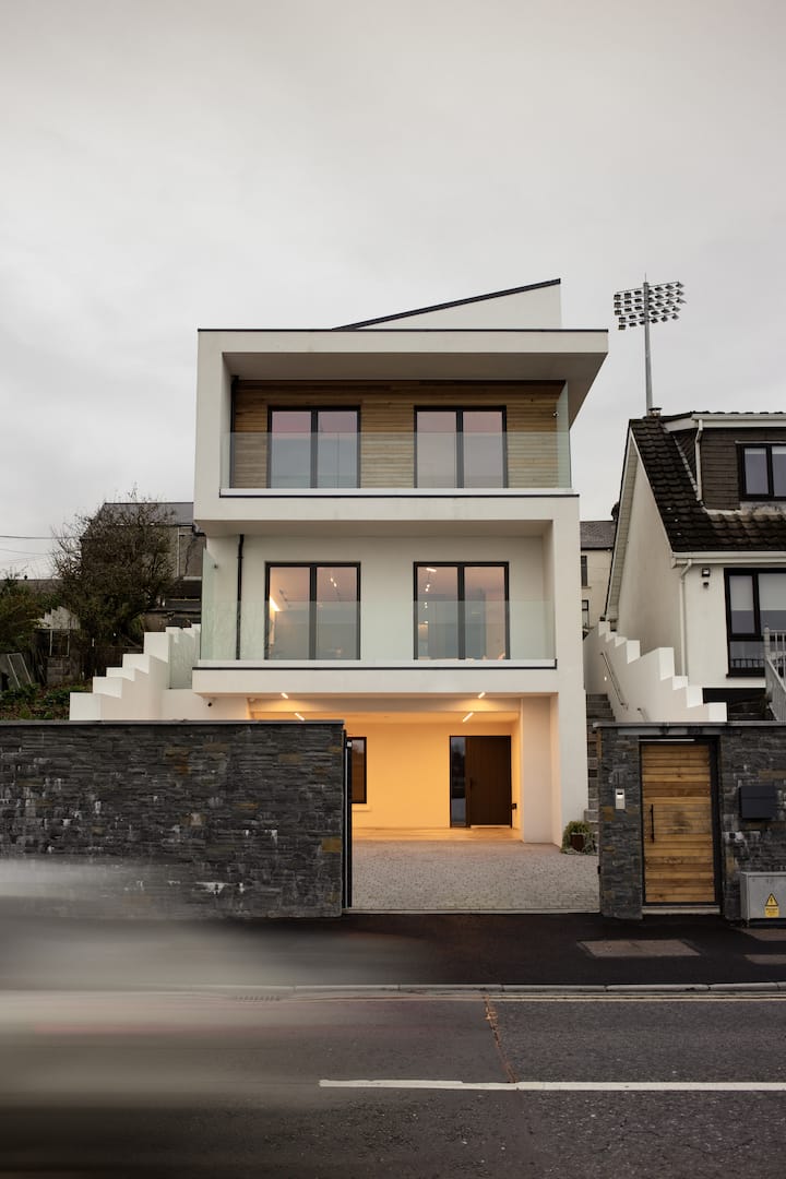 Luxury House With Amazing Views, Parking & Saunas - Galway