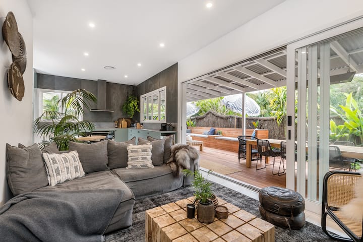 Barefoot Bay Cottage | Heated Pool & Fireplace - Byron Bay