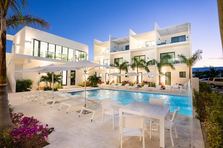Private Luxury 3-bed Townhome – Steps To Grace Bay - Turks and Caicos Islands