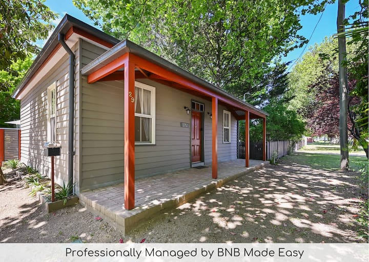 Greenwood Cottage | Close To Cbd, Leafy Backyard - Bathurst