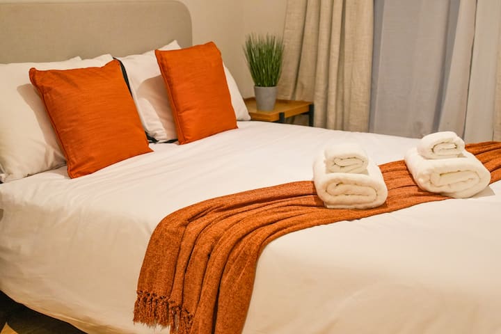 Stylish Seaside  1 Bed Flat - 10min Beach & City - Eastbourne
