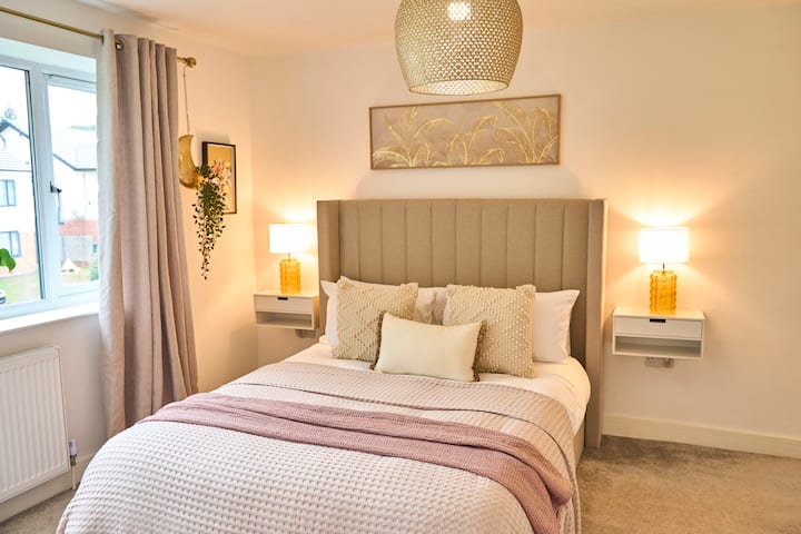 Hen Parties, Family Stays For 12, Garden + Hot Tub - Bolton