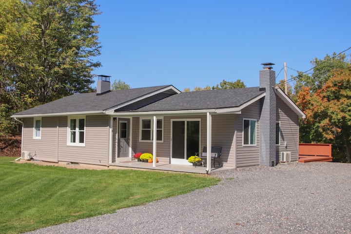 Clean & Private Mountain Home - Rocky Gap State Park, Flintstone
