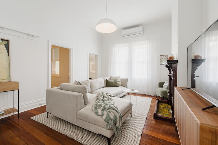 Stylish Modern Terrace With 
Park Views - Western Australia