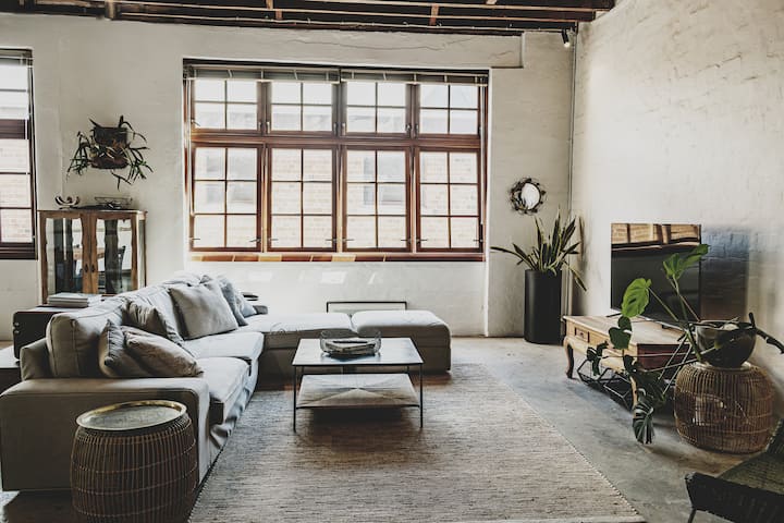 Fremantle Warehouse Loft • With Parking - Cottesloe