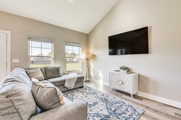 Modern & Private Retreat Near Historic Downtown! - Rehobeth, AL