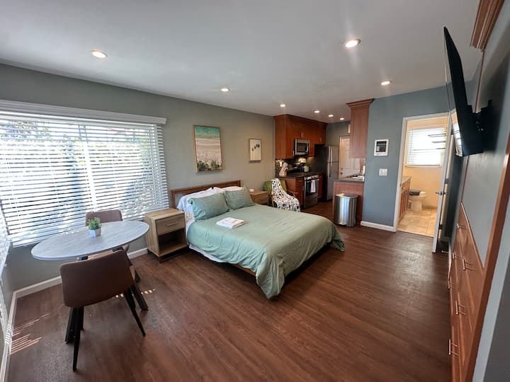 Sunny Condo Near Dog Beach! - Mission Bay, CA