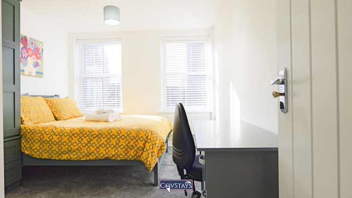 Old Silk - 2-bed Apartment By Covstays - 考文垂