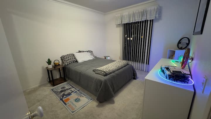 Gated Community, Lakefront Room - Mission Viejo, CA