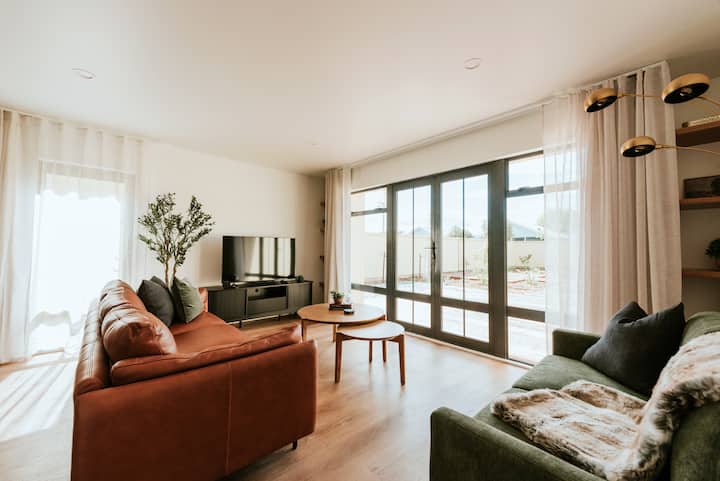 The Kings Domain - Luxurious Townhouse In The Cbd - Blenheim