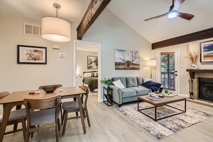 Wooded Retreat In Medical Center - Comfy King Bed - San Antonio, TX