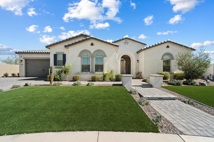 Luxury Modern Home
4bedrooms. 4 Beds. 4.5baths. - Goodyear, AZ