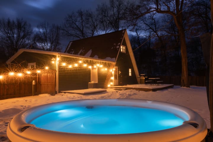A-frame • Hot Tub • Fire Pit • Wineries • Beach - Stevensville, MI