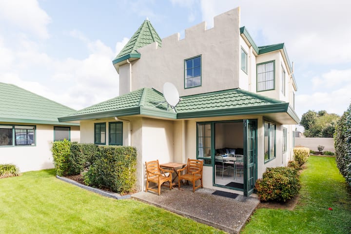Deluxe Two Bedroom Flat Apartment - Palmerston North
