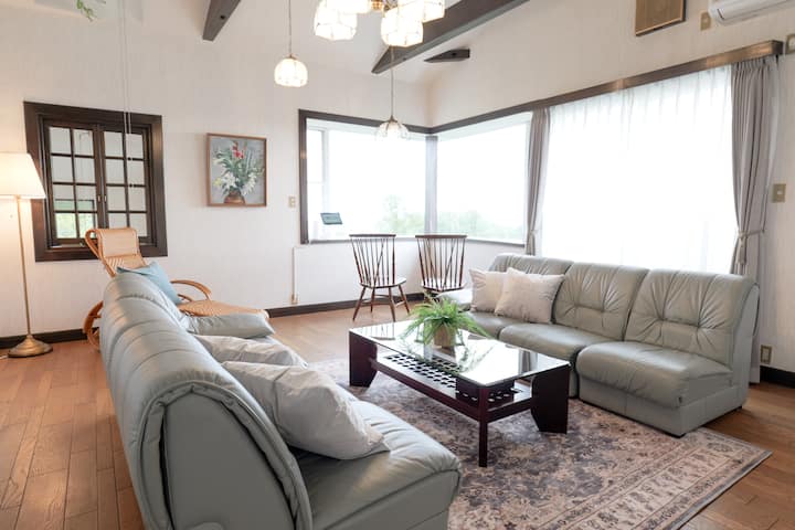 和室有・アンティーク調インテリア|伊豆大室高原の広々戸建て貸切|伊豆ぐらんぱる公園まで車で3分 - Kawana