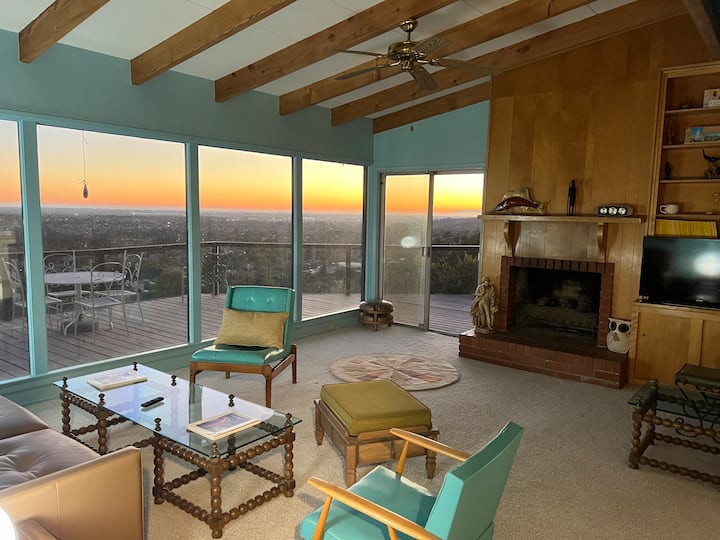 Cozy Midcentury House Endless Views! - Camarillo, CA