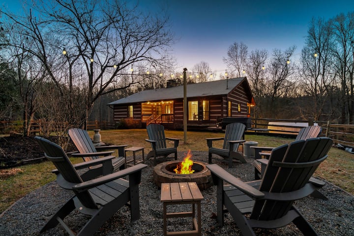 Wilderness Lodge! Secluded, Close 2 Pkwy, Hot Tub! - Sevierville, TN